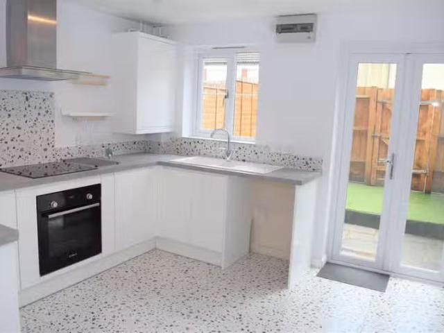 Cozy 3 bedroom terraced house for rent in Union Street, Trowbr.