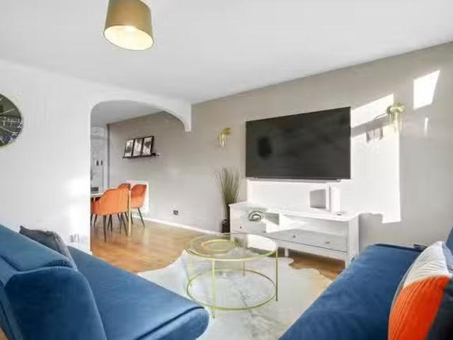 Unique 3 BR Olaf Place