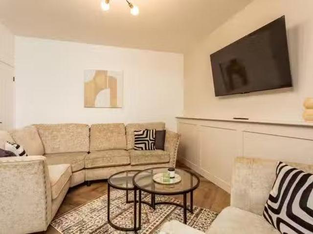 Just in! 3 BR Bath Place