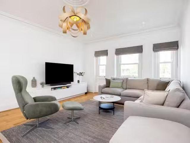 Unique 3 BR Belsize Park Gardens