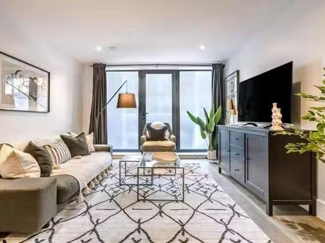 Charming 3 BR King's Mews