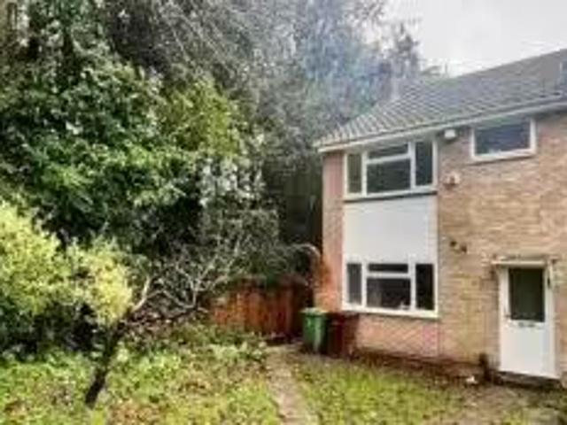 Cheap 3 BR Property & Houses to Rent: Monks Close, Farnborough