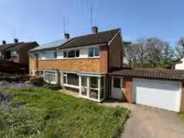 Rental! 3 BR Property & Houses to Rent: Rowhill Avenue, Alders.