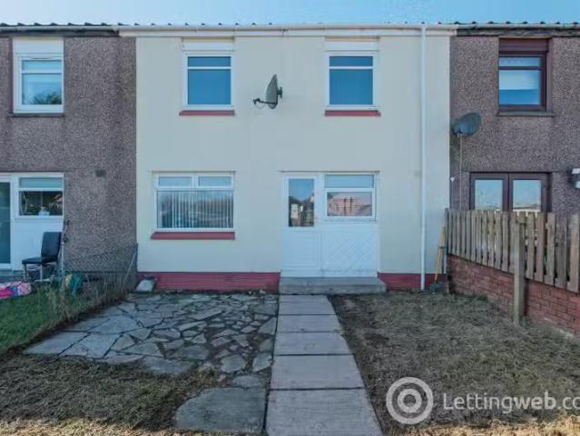 Nice 3 BR Property to rent in 43 Burns Place, Shotts, ML7 4LQ