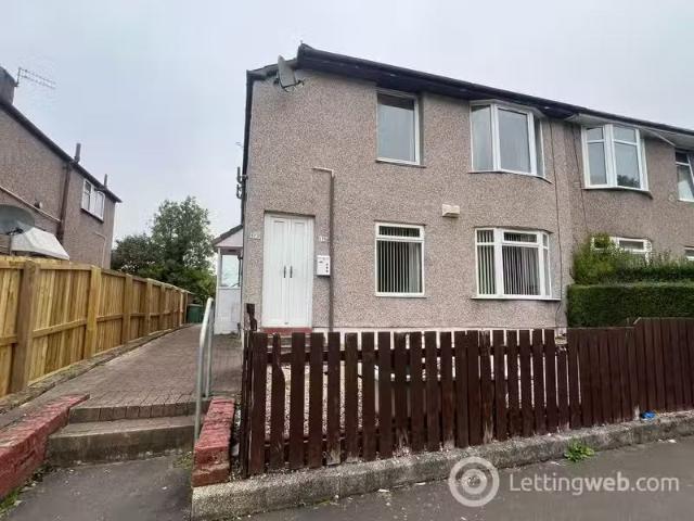 Cheap 3 BR Property to rent in 75 Curtis Avenue, Kings Park G4.