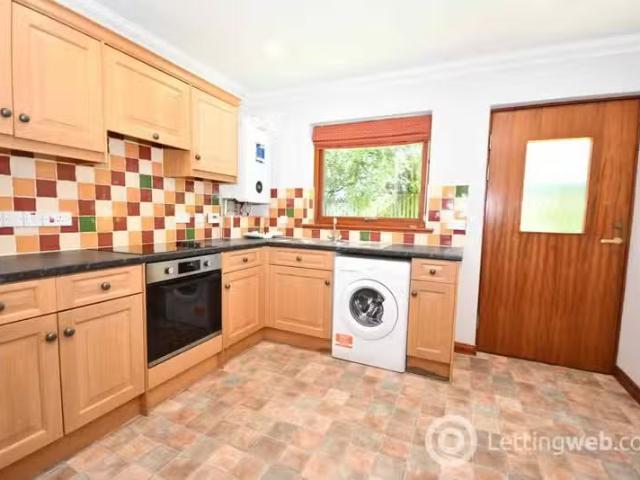 Nice 3 BR Property to rent in Castlehill Cottages, Inverness.