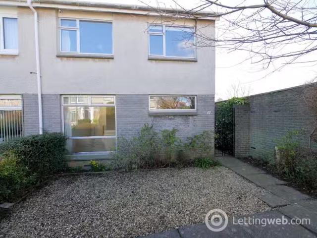 Just in! 3 BR Property to rent in Craigs Drive, Craigmount, Ed.