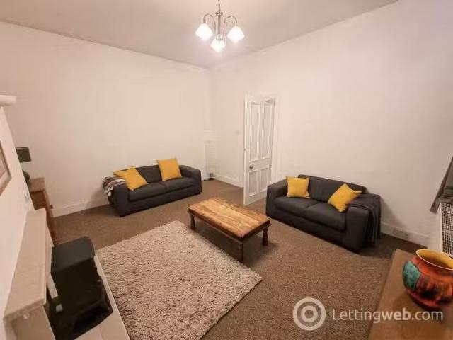 For Rent! 3 BR Property to rent in Broomhill Road, West End, A.