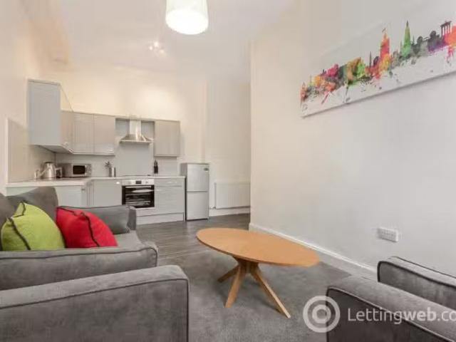 Nice 3 BR Property to rent in Brougham Street, Edinburgh, EH3