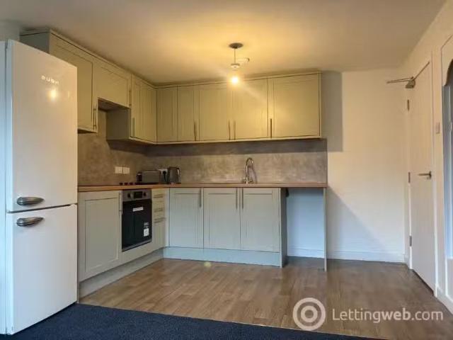 Cheap 3 BR Property to rent in Oxgangs Avenue, Oxgangs, Edinbu.