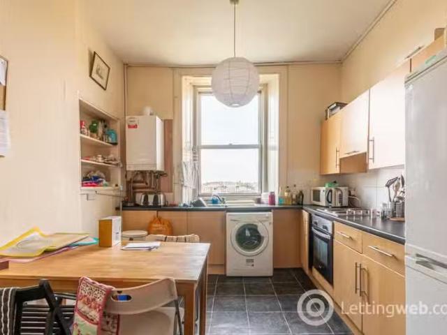 Rental! 3 BR Property to rent in South Oxford Street, Edinburg.