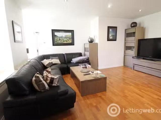 Charming 3 BR Property to rent in Woodlands Avenue, Cults, AB15