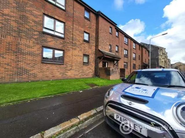 Cheap 3 BR Property to rent in Well Street, Paisley, Renfrewsh.