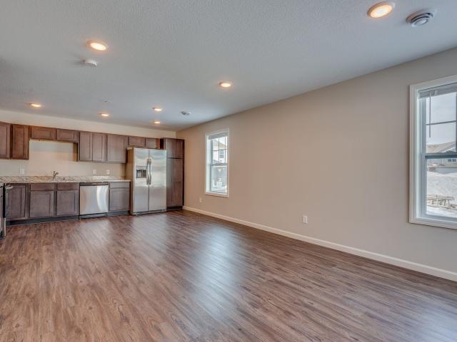 FOR RENT avail April 01: 3bd2ba2car garage END UNIT modern townhome