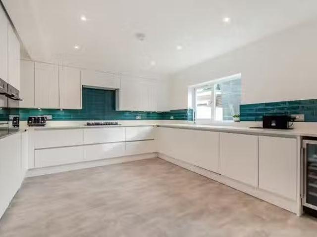 Deal! Detached house to rent in Northwood Road, Harefield UB9