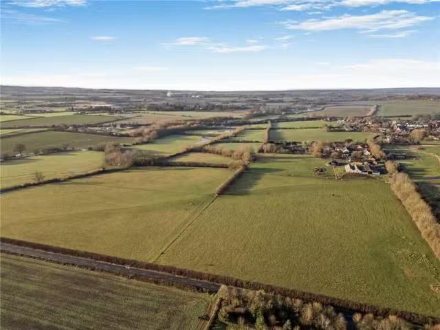 Rental! Farm land for rent in Aston Road, Haddenham, Aylesbury.