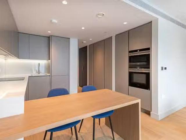 Charming Flat to rent in Canalside Walk, Paddington W2
