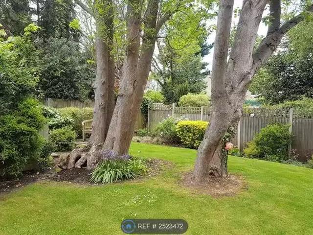 Cozy Flat to rent in Argent Court, Barnet EN5