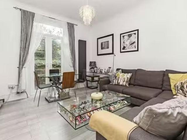 Unique Flat to rent in Arlington Road, St Margarets TW1