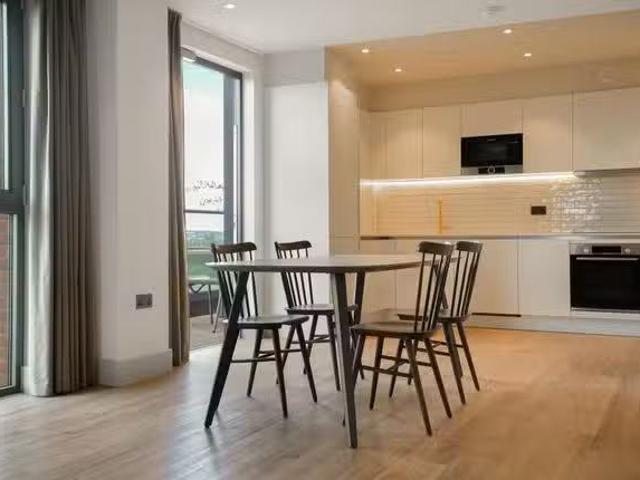 Charming Flat to rent in Ashley Road, London N17