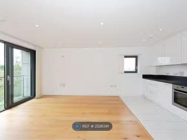 Just in! Flat to rent in Avershaw House, London SW15