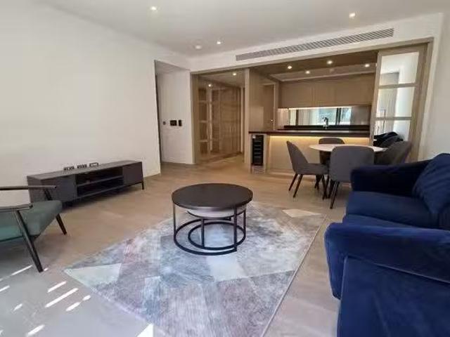 Rental! Flat to rent in Legacy Building, 1 Viaduct Gardens, Lo.