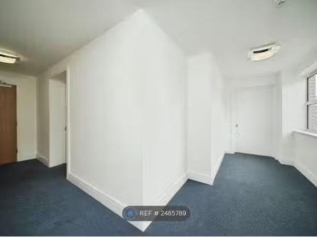 Nice Flat to rent in Lyndale House, Kingston Upon Thames KT1