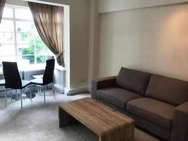 Cozy Flat to rent in Park Road, Regents Park NW1