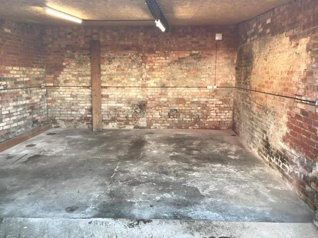 For Rent Parking Aylesbury Buckinghamshire DS101608991
