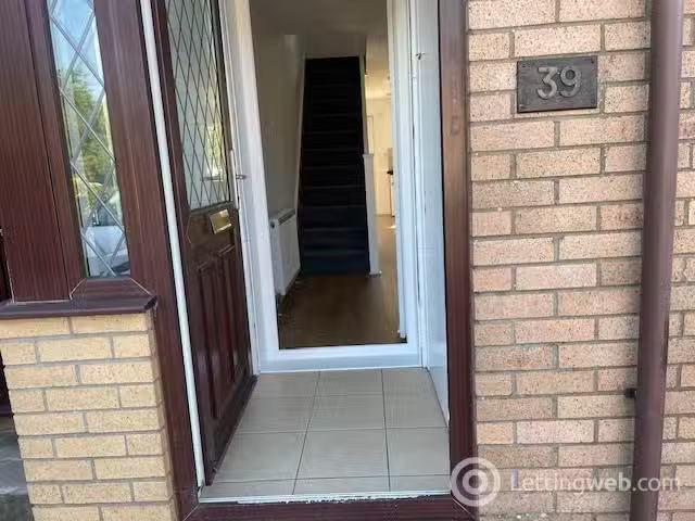 Charming Property to rent in Millhouse Drive, North Kelvindale.