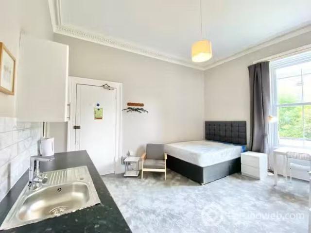For Rent! Property to rent in North Woodside Road, Kelvinbridg.