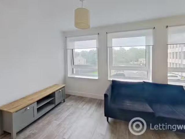 Nice Property to rent in Elfin Square, Edinburgh, EH11