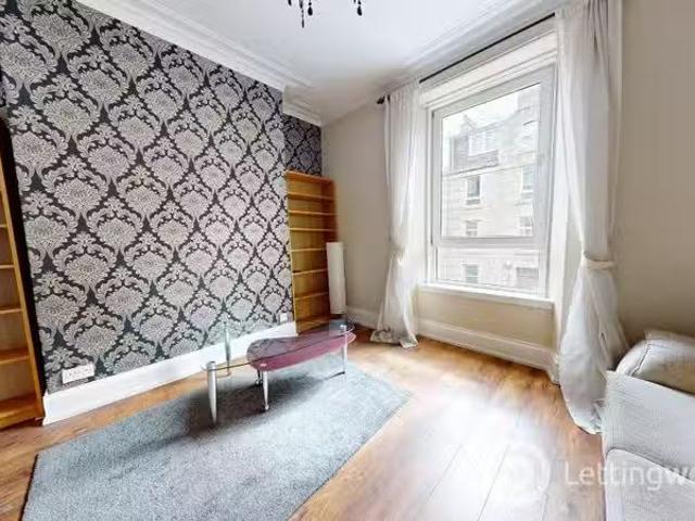 For Rent! Property to rent in Esslemont Avenue, Rosemount, Abe.