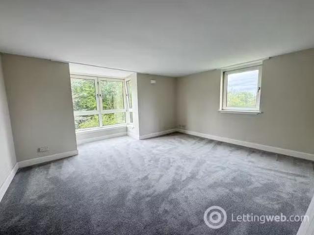 Cozy Property to rent in Fair A Far, Cramond, Edinburgh, EH4 6QD