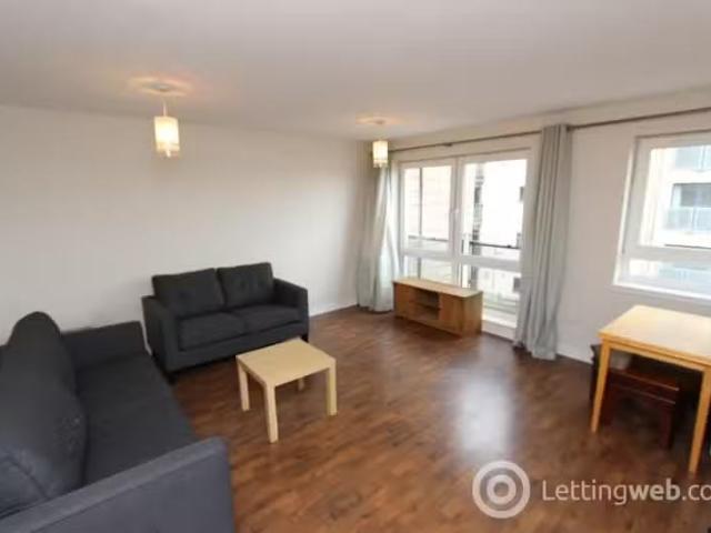 Nice Property to rent in Hawkhill Close, Easter Road, Edinburg.