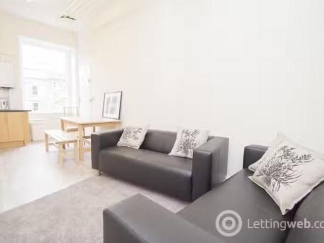 Unique Property to rent in Leith Walk, City Centre, Edinburgh.