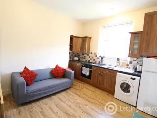 Deal! Property to rent in Roslin Street, Top Floor, AB24