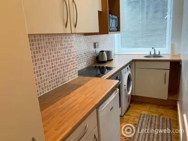 Cozy Property to rent in 14b Mount Street, ground floor left.