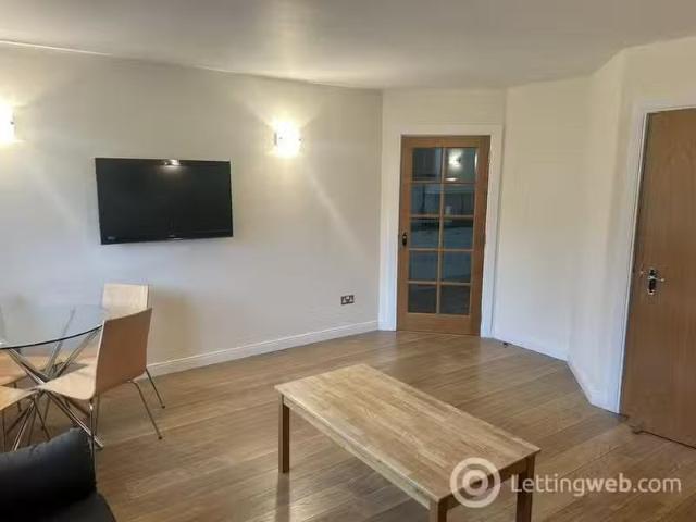 For Rent! Property to rent in 645H Great Northern Road, Aberde.