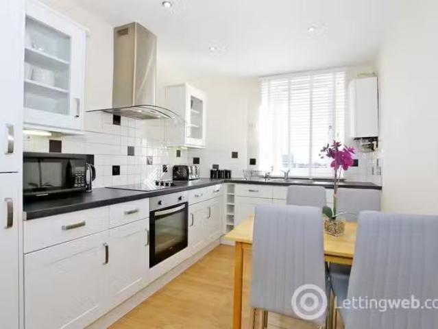 For Rent! Property to rent in 82b Great Northern Road, Aberdee.
