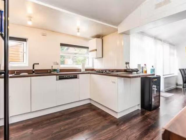 Charming Richards Close, ROWLEY REGIS
