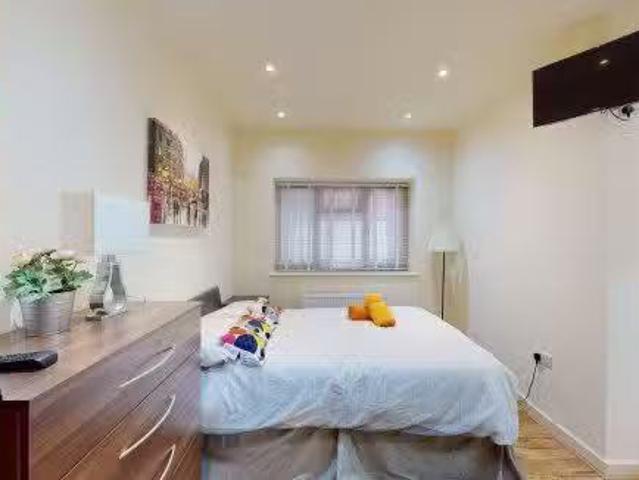 Cheap Room to rent in Chatsworth Road, London, Greater London.