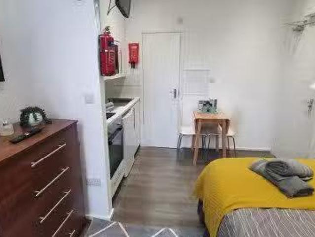 Cheap Room to rent in Portnall Road, London, Greater London W9