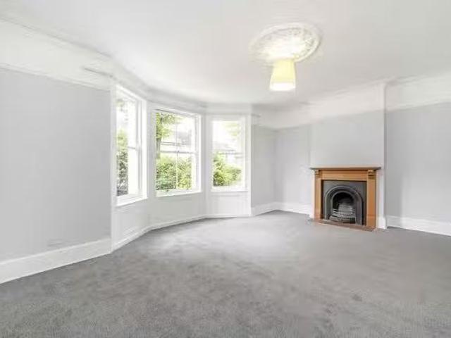 Cozy Semi detached house to rent in Harefield Road, Brockley SE4