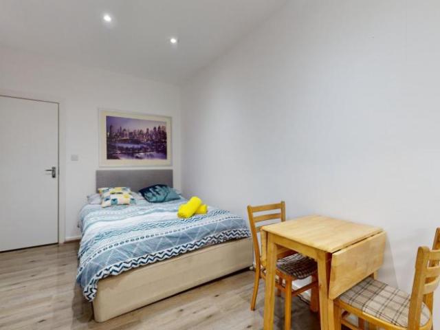 For Rent Shared Living/roommate London London DS90563949