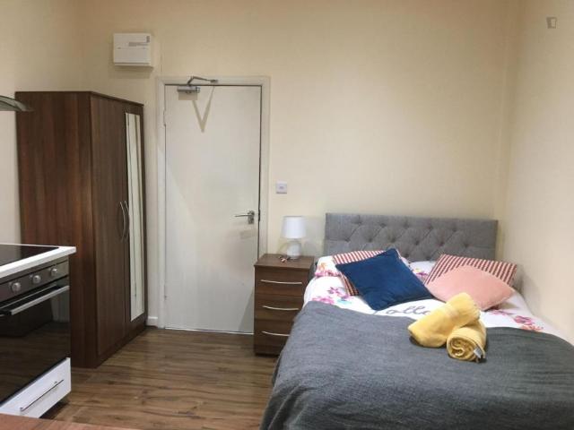 For Rent Shared Living/roommate London London DS90563975