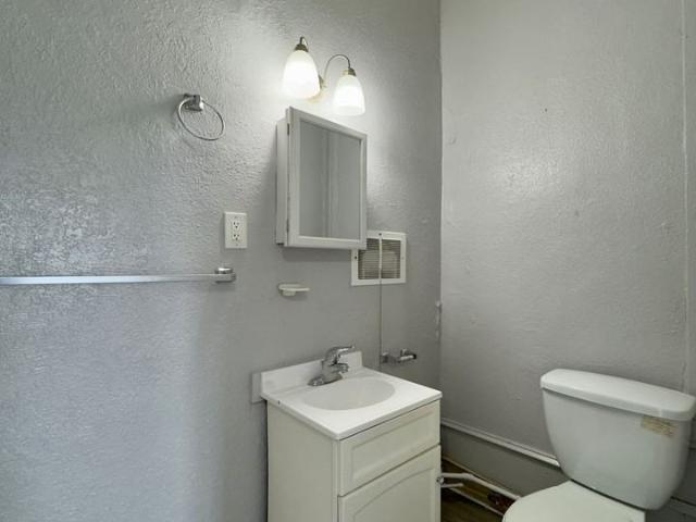 For Rent: Spacious Urban Living at 1322 3 Bedroom Apartment for Rent at 1322 Eutaw Pl, Baltimore, MD 21217 Bolton Hill
