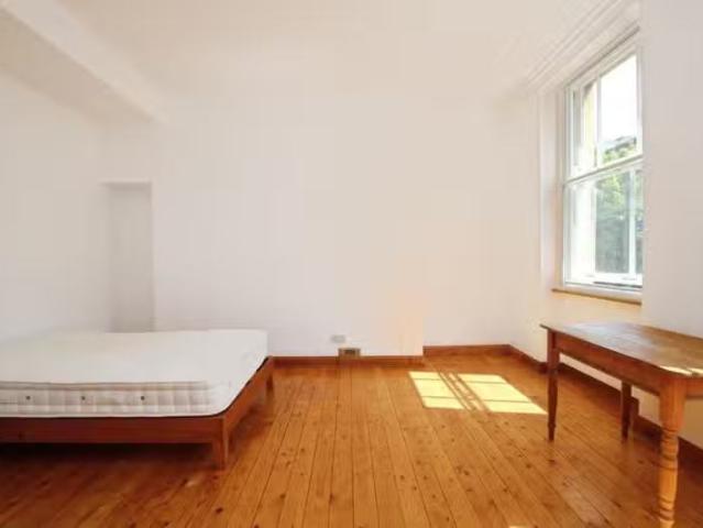 Nice Studio apartment for rent in Montague Hill South Kingsd.