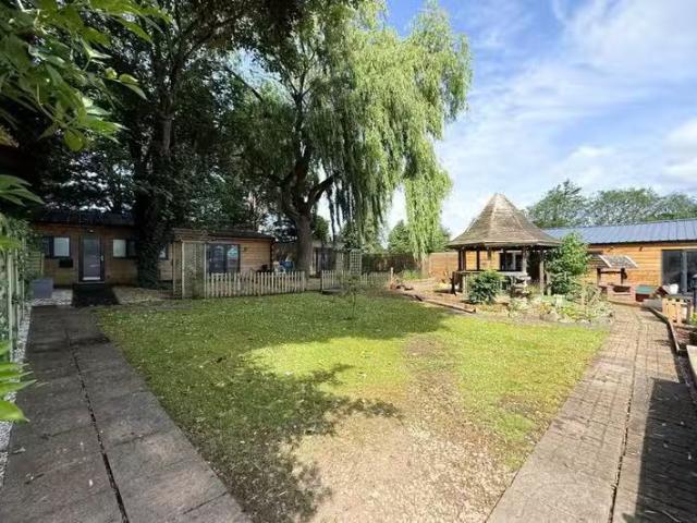 For Rent! Studio flat for rent in Willow Tree Hub, Willsbridge.