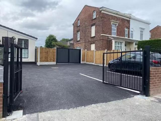 Rental! Studio flat for rent in Old Chester Road, Birkenhead.